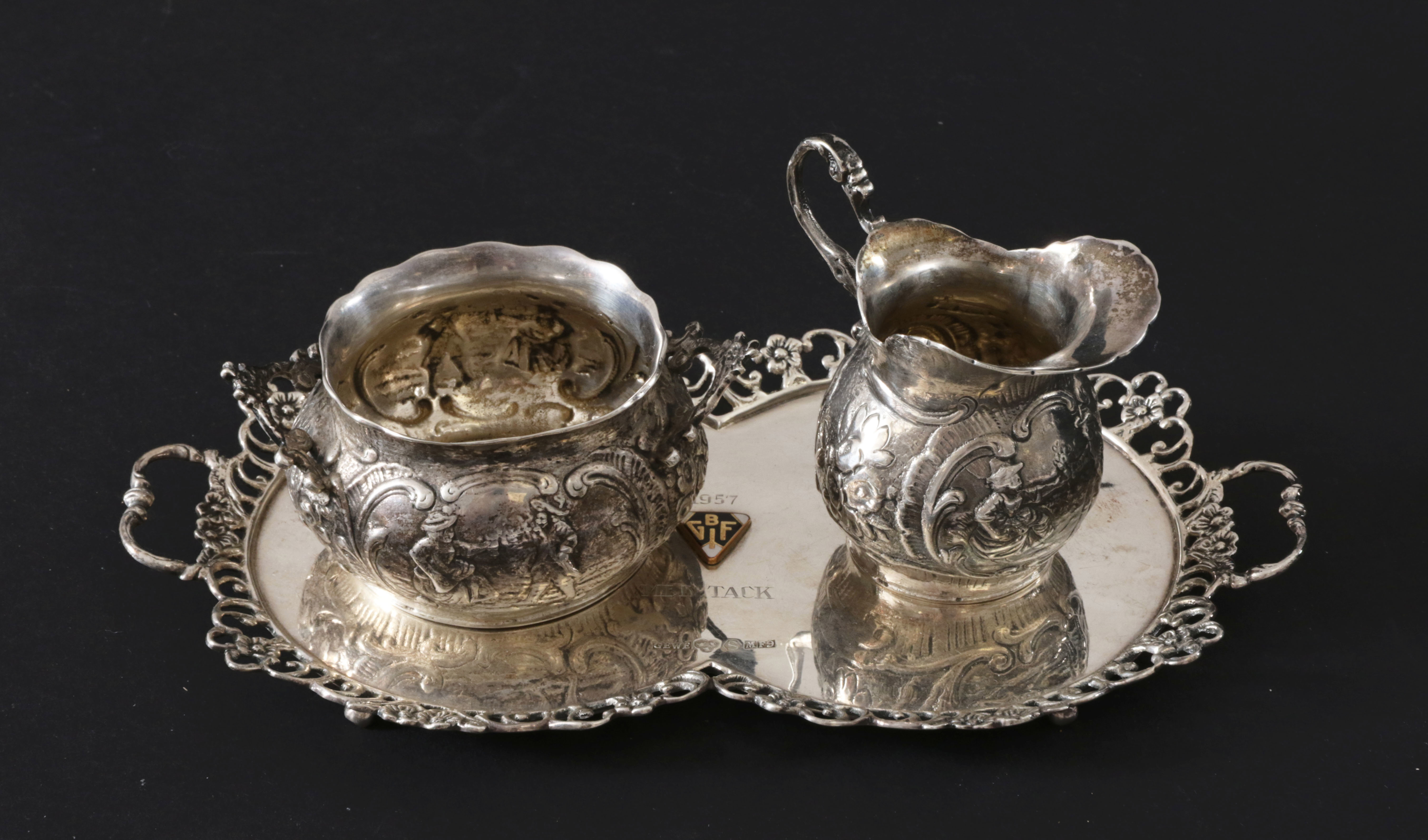 Bricka med gräddkanna och sockerskål, silver, Gewe | Auktion