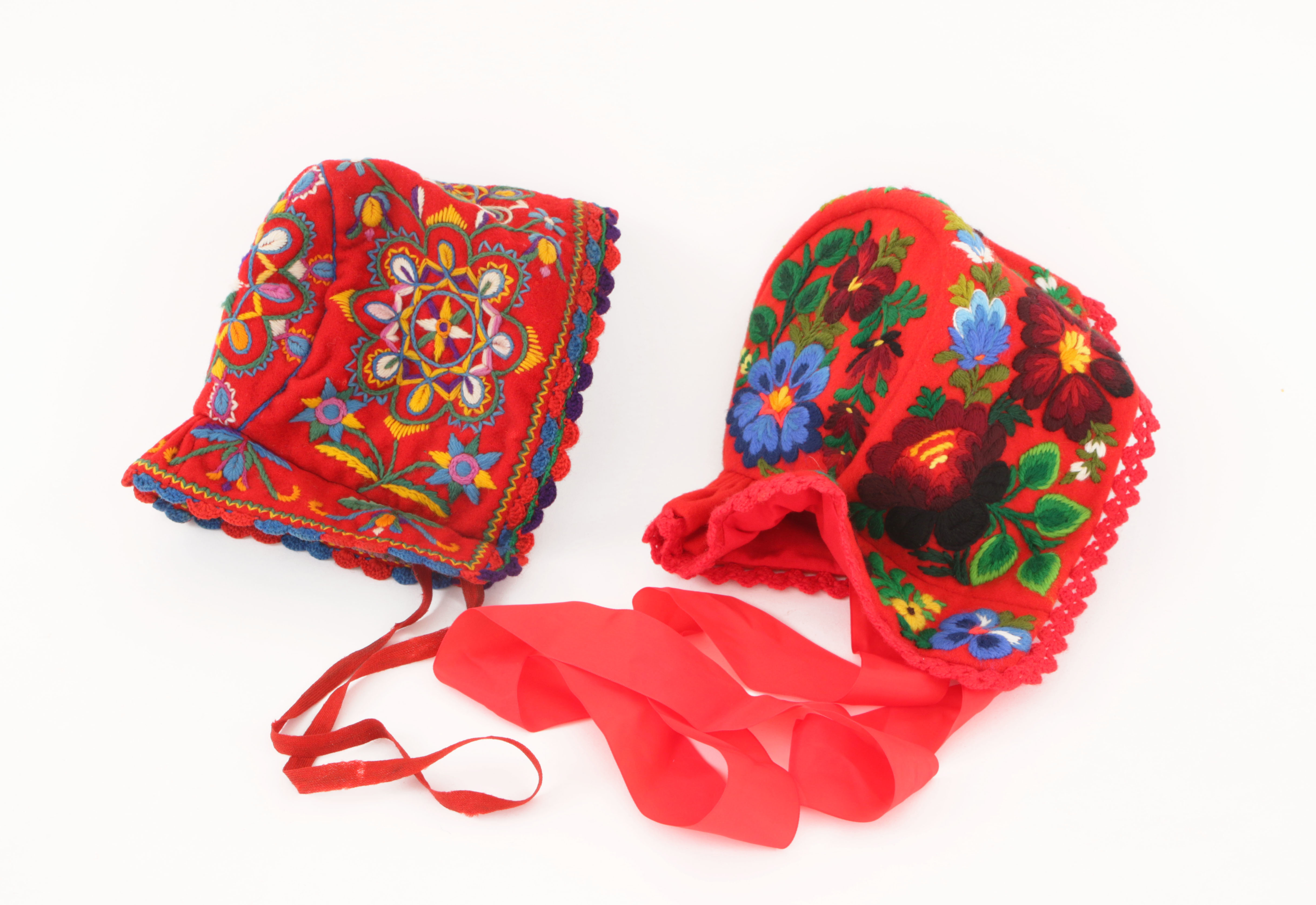 Dräkthättor 2st, Dala-Floda | Auktion