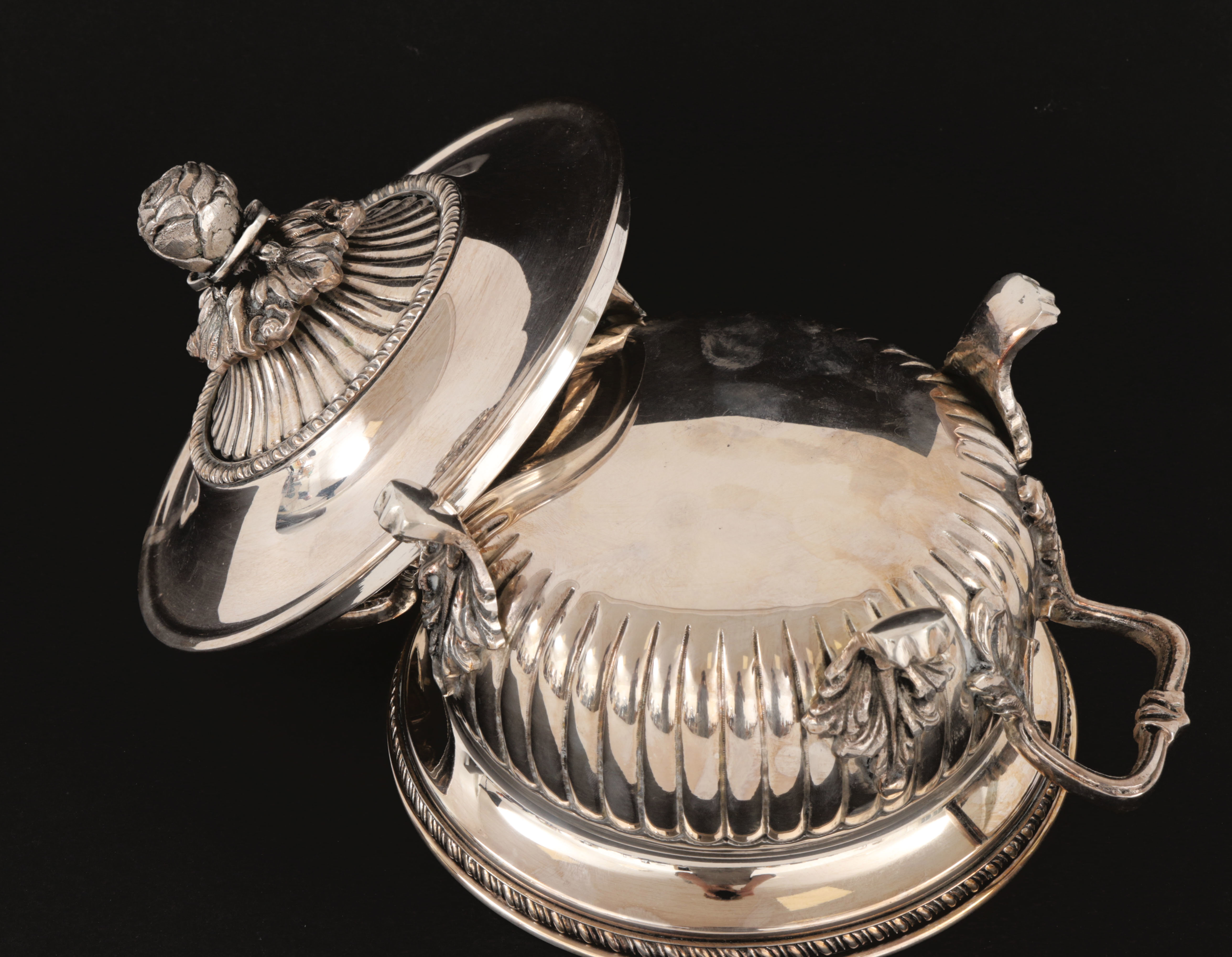 Terrin med lock, Louis XVI stil, 1900-ta… | Auktion.se