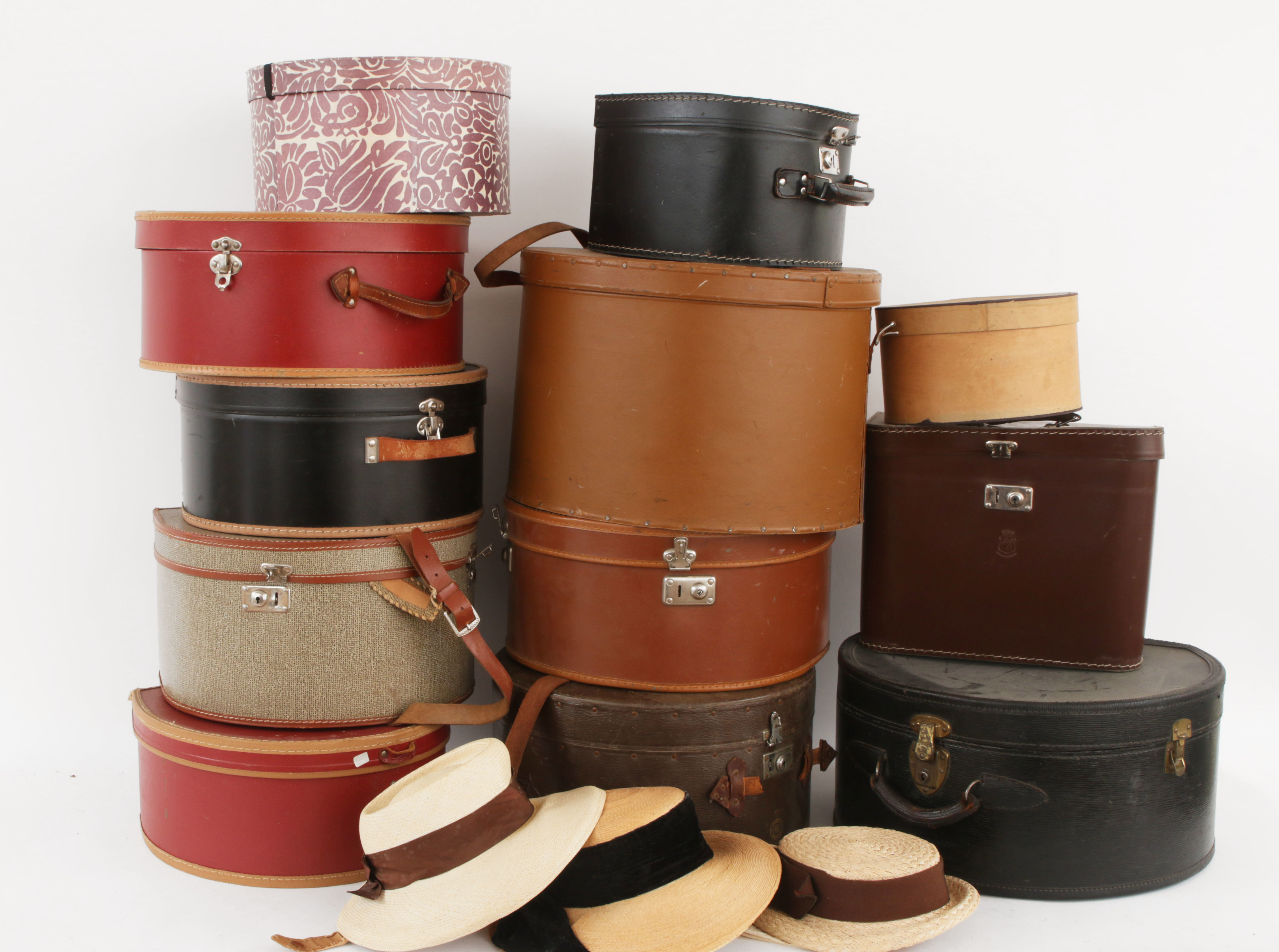 Parti hattar och hattaskar | Auktion